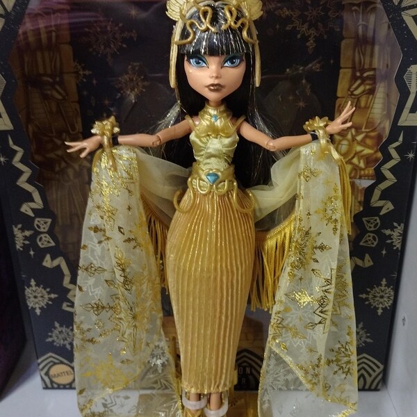 Themed Stands - Monster High Inspired Designs to Accent the Character ...