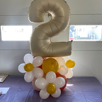 Groovy Balloon Column, Daisy Balloon, Two Groovy, Retro Balloons, Retro ...