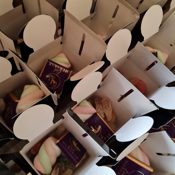 Luxury Dark Chocolate Taster Box, 18 Luxury Dark Chocolates in a ...