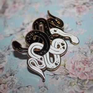 Black and White Snake Enamel Pin Gothic Pin Animal Pin Reptile Pin ...