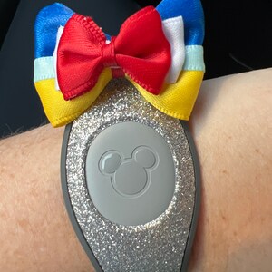 Snow White Inspired Disney Princess Bow Pin - Etsy