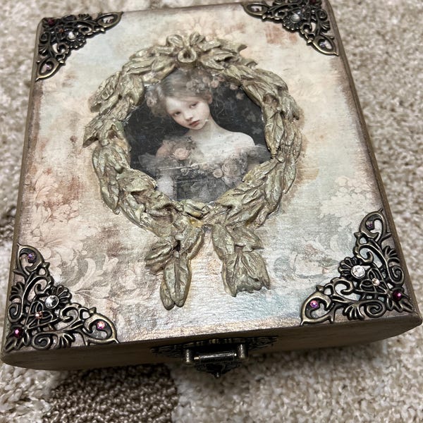 Our Lady Shell Grotto Shrine/natural Scalloped Shell With Gold Scrolls ...