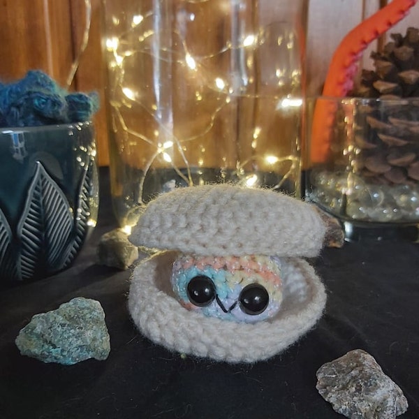 PATTERN: Low Sew Cleo the Clam Pattern - Amigurumi Clam Pattern ...