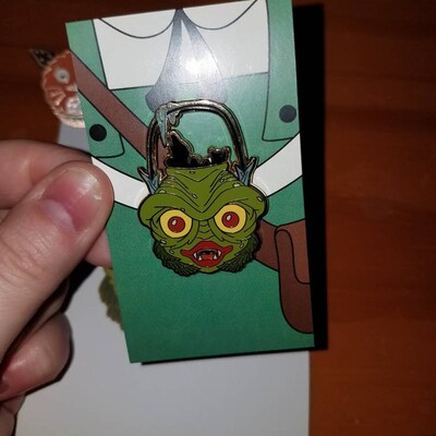 Big Bad Batsy Bat Head Trick or Treat Pail 1.75 Hard Enamel Halloween ...