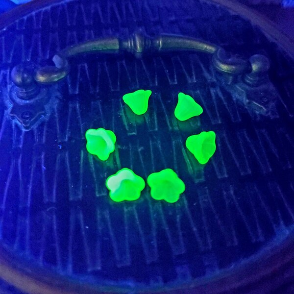 Uranium Glass Flower Beads, Trumpet Flower Beads, Vaseline Glass ...