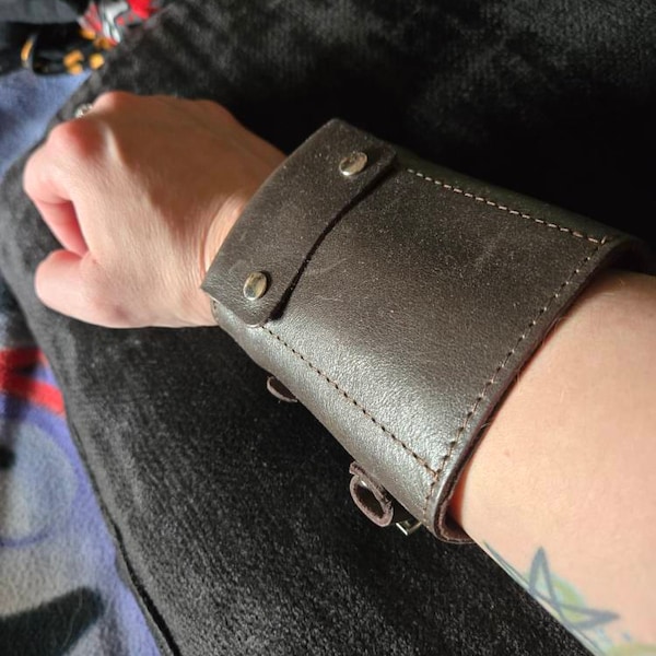 Personalized Leather Bracelet Wallet, Minimalist Cuff Wallet, Secure ...