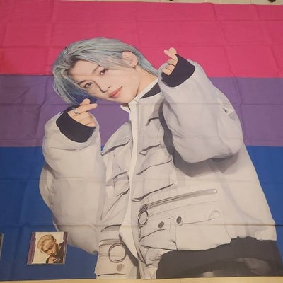 Loona Chuu Salute Flag Banner, Chuu American Flag Tapestry, Chuu Merch ...