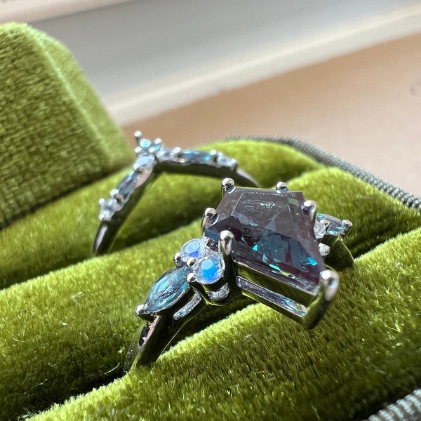Kite Cut Alexandrite Engagement Ring Set Unique Rose Gold Kite Cut ...