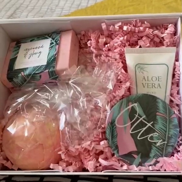 Personalised Happy Birthday Gift Box Filled, Gold Best Friend Gift Box ...