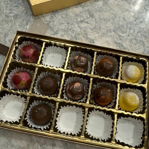 Artisan 15 Piece Chocolate Box, Customizable Flavors, 100% Gluten Free ...
