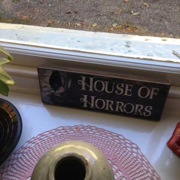 Circus Sign Fairground Old Vintage Style Fun Fair Sign. Wood It's Here ...