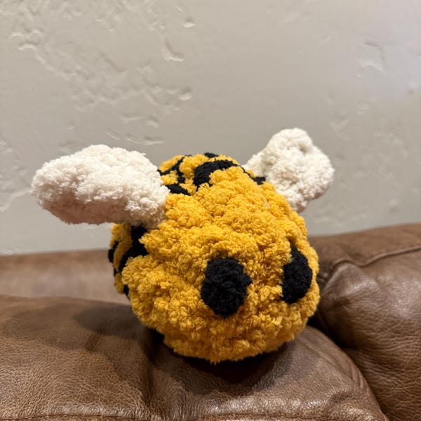 Hand Knit MINI Bee Pattern, BEGINNER Video Tutorial, Learn How to ...