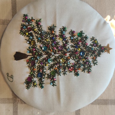 Green Beaded Wreath Embroidery Kit Christmas Kit - Etsy UK