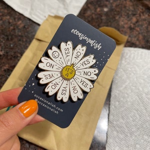 Spinning Daisy Plant Pin Interactive Pin Spinning Pin - Etsy