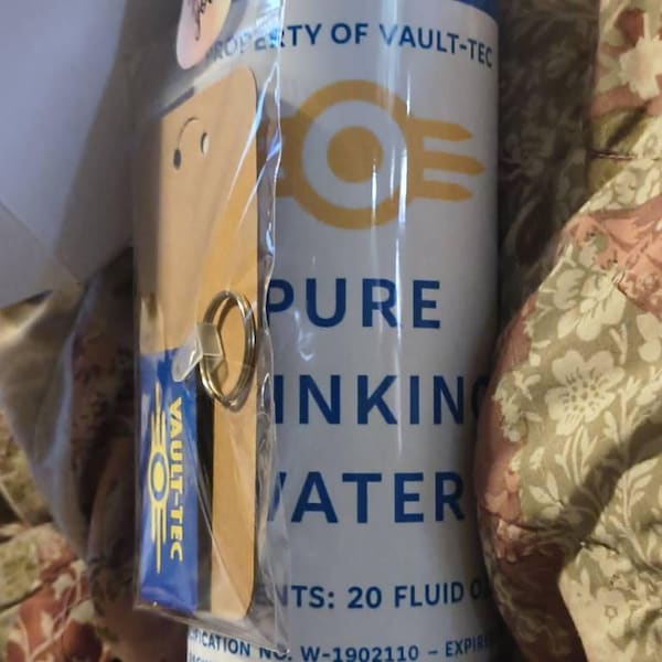Fallout Vault-tec Pure Drinking Water - 20 Oz. Tumbler W/metal Straw ...