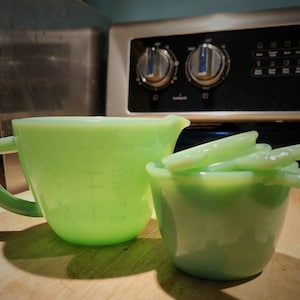 Jadeite Glass 2 Cup Measuring Cup & Mixing Bowl W/ Markers Depression ...