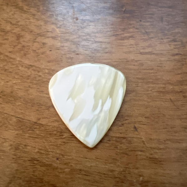 Galalith / Casein Guitar Pick - Faux Tortoise / Faton Macula Signature ...