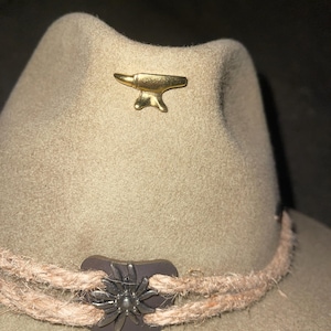 Gold Arrowhead Lapel Pin CC410G Arrows, Artifacts, Archery, Stone Age ...