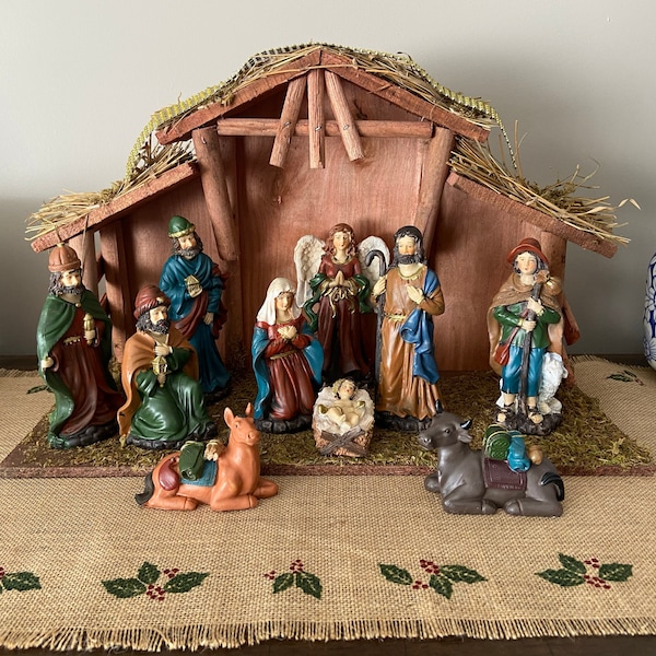 Christmas Nativity Set With Stable and Light 11 Pieces - Etsy