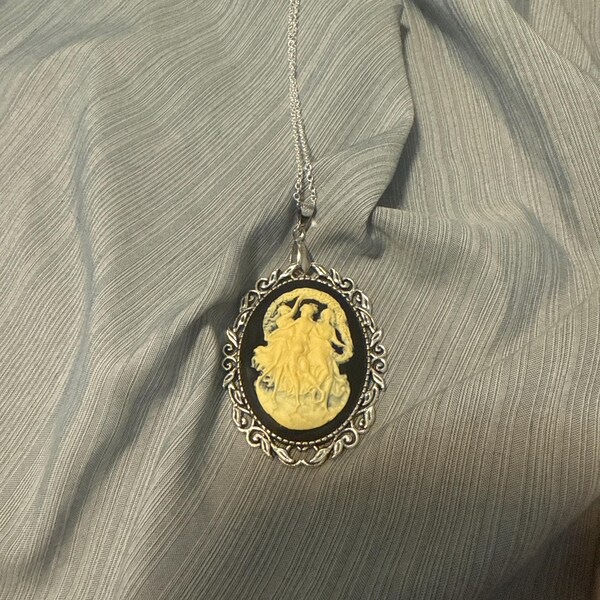 Werewolf Glow in the Dark Crystal Necklace, Blue Glowing Glass Crystal ...