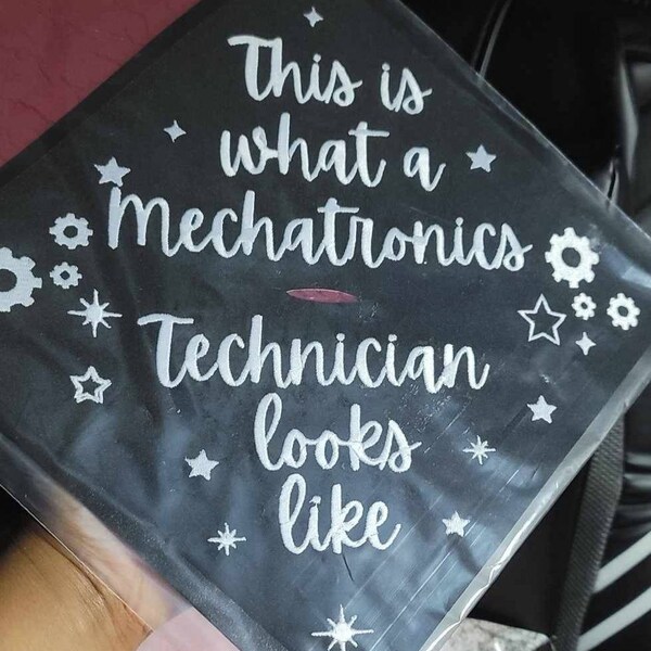 Personalized This is What an Engineer Looks Like Graduation Cap Topper ...