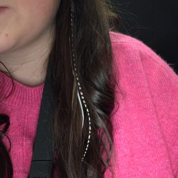 YUMMY SILVER Skinny Feathers + 5 Beads, Long Hair Feathers Pack ...
