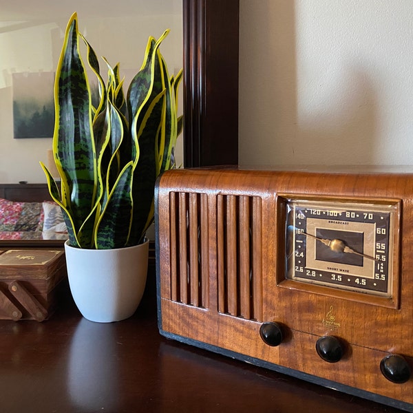Legacyradios. 100 Professionally Restored Antique and Vintage Radios ...