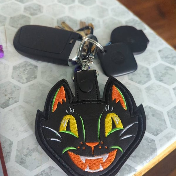 Vintage Halloween Scaredy Black Cat - Embroidered Vinyl Keychain - Etsy
