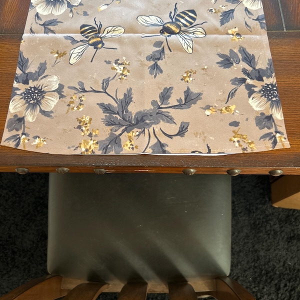 Bees Table Runner | Bee and Floral Table Setting | Bee Lover Gift ...