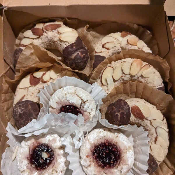 Almond Pistachio Cookies/ Amaretti/ Italien Cookies/ Crinkle Cookies 10 ...