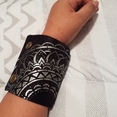 Wallet for Woman, Wrist Wallet, Hand Painted Boho Style Wallet, Stash ...