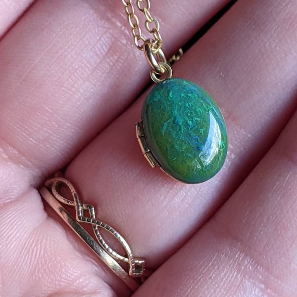 Tiny Green Locket With Photos: Minimalist Moss-like Resin Look - Etsy