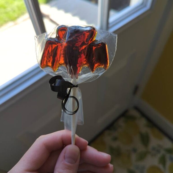 Halloween Vampire Bat Lollipops - Root Beer Flavor Hard Candy - 5 ...