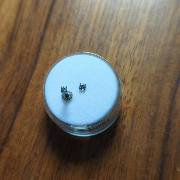 Natural White Sapphire Threaded Piercing, 2mm, 6-12mm Bar, 16g Tragus ...