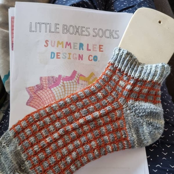 Easy Colorwork Socks Pattern ~ the Little Boxes Socks - Etsy