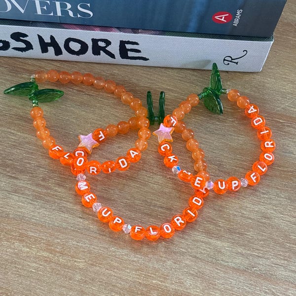 SHORT ‘N SWEET Bracelet / Sabrina Carpenter / Pearls and Bows ...