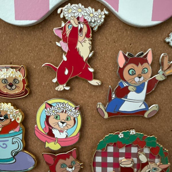 Mr White Rabbit - Alice in Wonderland Pin LE65 - Etsy