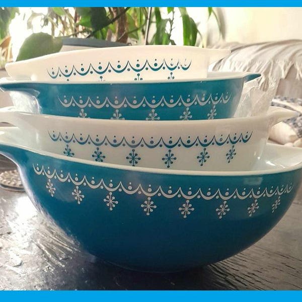 Robin's Egg Blue Vintage Pyrex Mixing Bowls Complete Set of 4 | Solid ...
