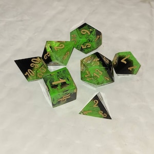 ELDRITCH POISON Dice Handmade Resin 7 Dice Set With Box for Call of ...