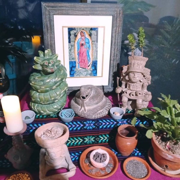 Zapotec, Mexica Ceramic Pot With Real Bird Feather Decorations. Ritual ...
