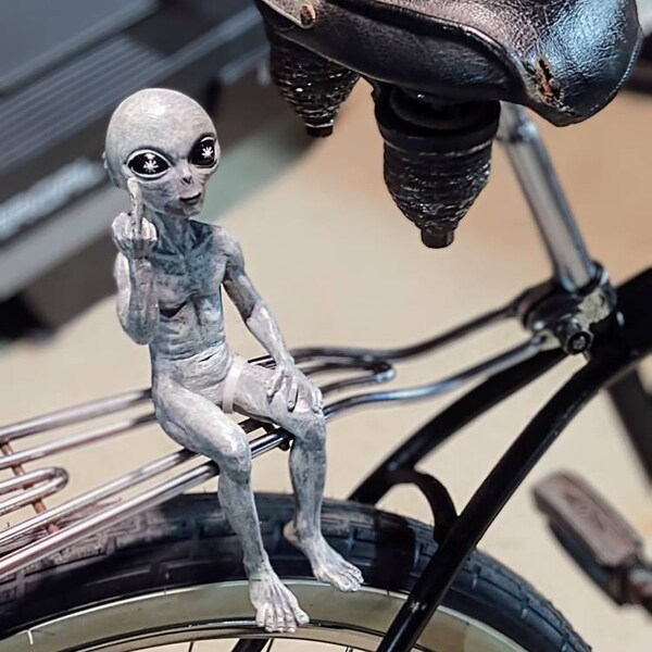Rude Alien Statue “flipping the Bird” 10″ H Shelf Sitter ...
