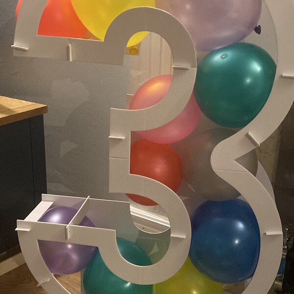 Racing Track Table Runner (5m), Race Car Birthday Party Supplies ...