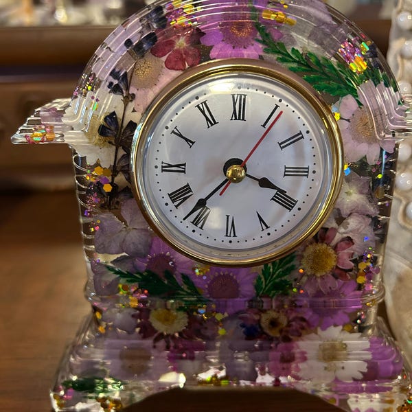 Handmade Pressed Flower Resin Clock: Desktop Table Lamp - Etsy