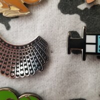 Ruth Bader Ginsburg's Dissent Collar Pin - Etsy