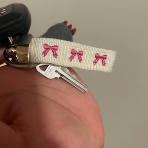 Pink Bow Keychain / Bow Embroidered Keychain / Coquette Bow Embroidery ...