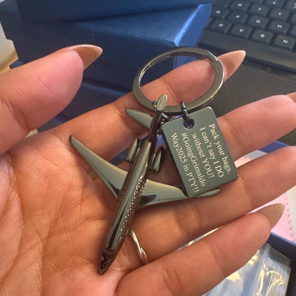 Persoanlized Airplane Key Chain, Creative Aircraft Twin-engine Gift ...