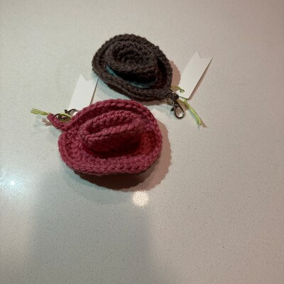 Daisy Charm Crochet Pattern, Crochet Daisy Rear View Mirror Car Charm ...