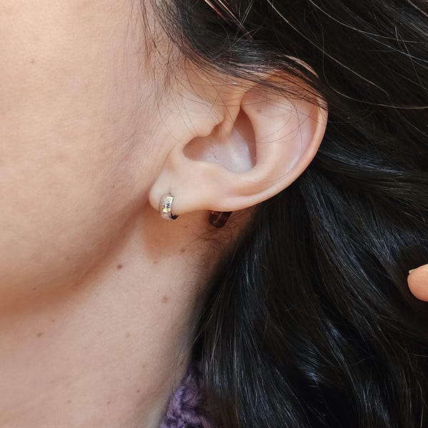 14k Yellow Gold Hoop Earrings (12-50x2.0mm), Piercing to Lobe, Upper ...