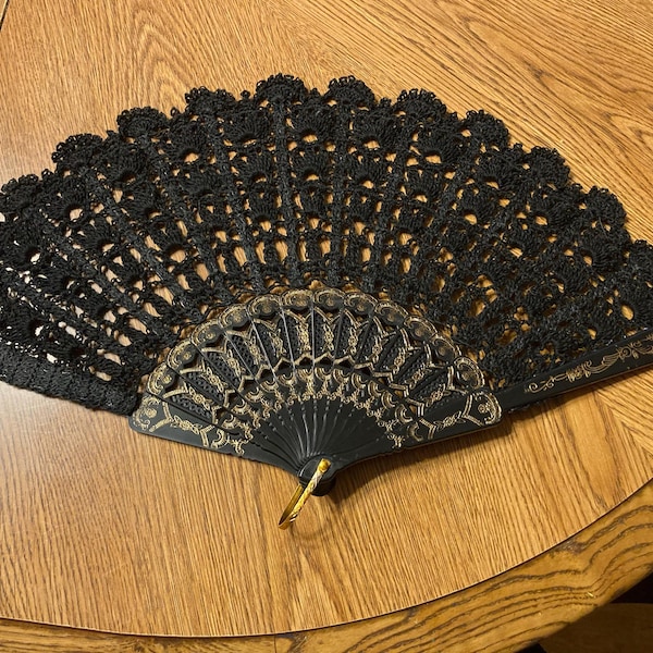 Crown of Petals Crochet Hand Fan Pattern - Hand Fan Crochet Pattern ...