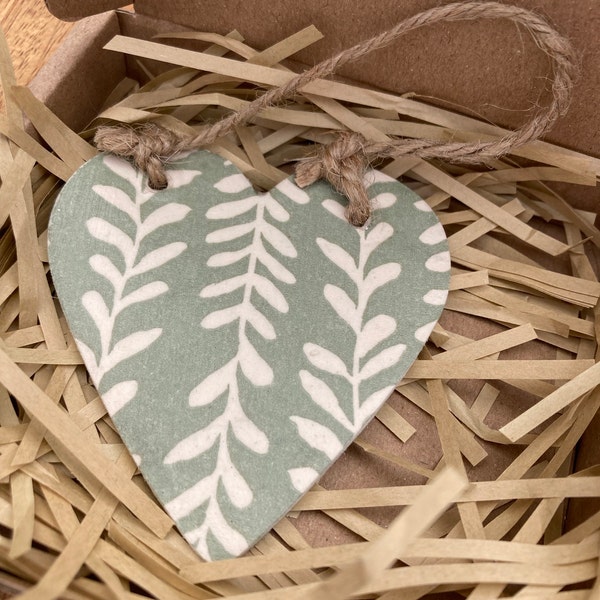 Mickey and Minnie Mouse Pebbles, Pebble Gift Box, Decorative Stones ...